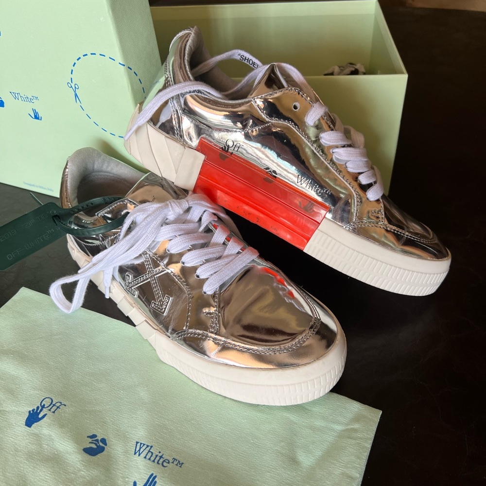 Off-White Metallic Arrow Sneaker - Gem